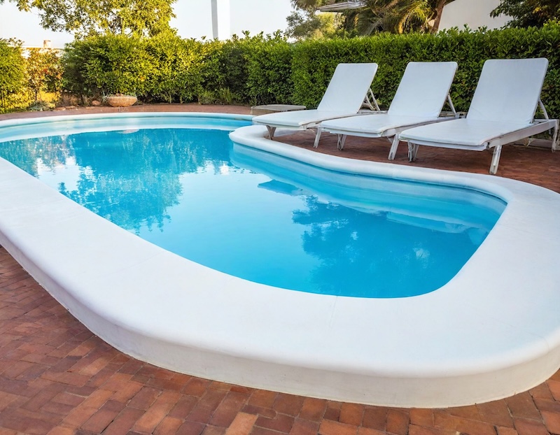 Best Pool Resurfacing Materials: Quartz vs. Pebble vs. Plaster Finish