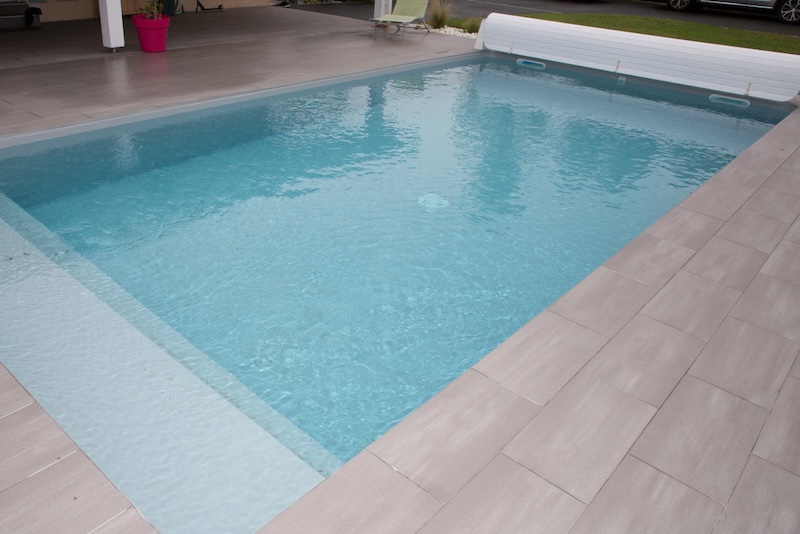 Best Pool Resurfacing Materials: Quartz vs. Pebble vs. Plaster Finish